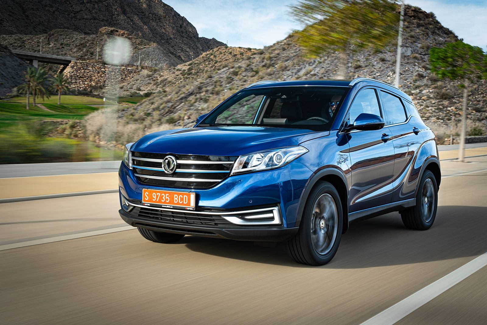 Fotos DFSK Seres 3 / Galerías de imágenes oficiales y propias / Motor.es