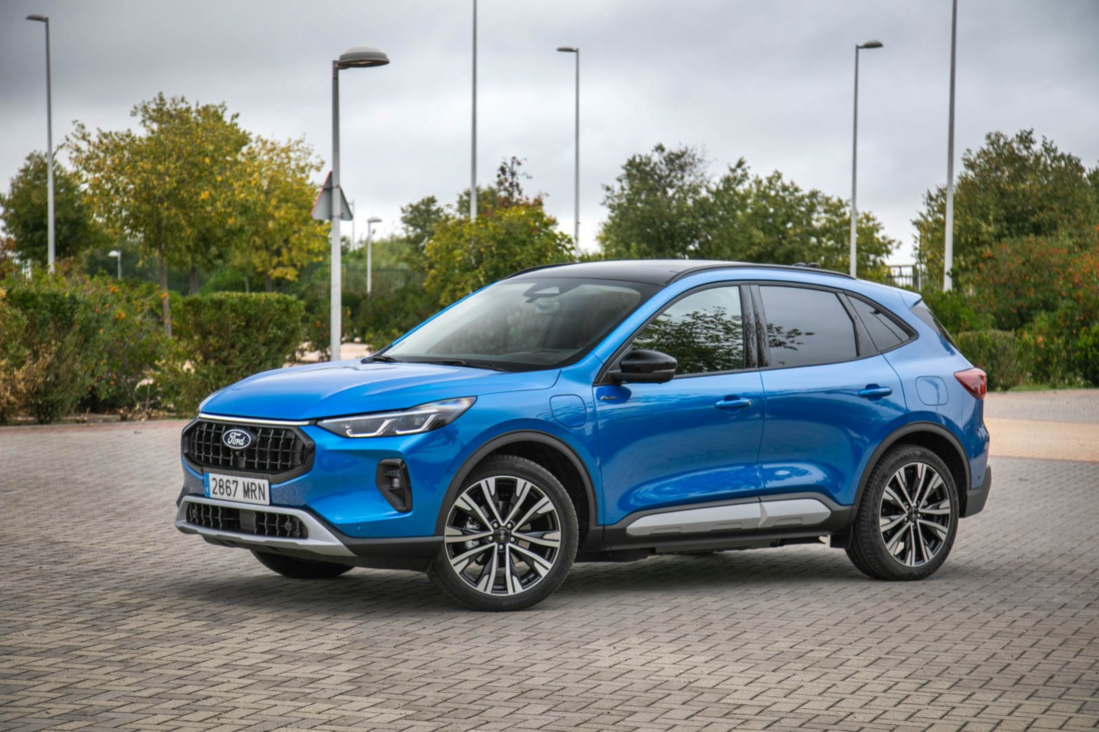 Fotos Ford Kuga 2.5 PHEV Active X (Azul Desert Island) MY2024 / Motor.es