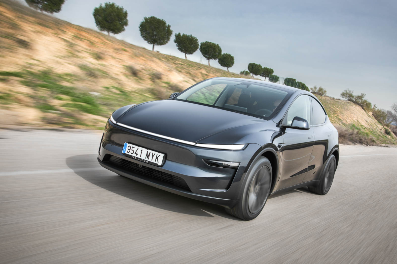 Fotos Tesla Model Y 2025 (Gris Sigilo) MY2025 / Motor.es